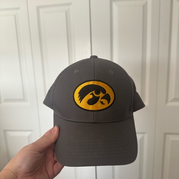 Accessories | Iowa Hawkeyes Gray Cap With Yellow Logo | Poshmark